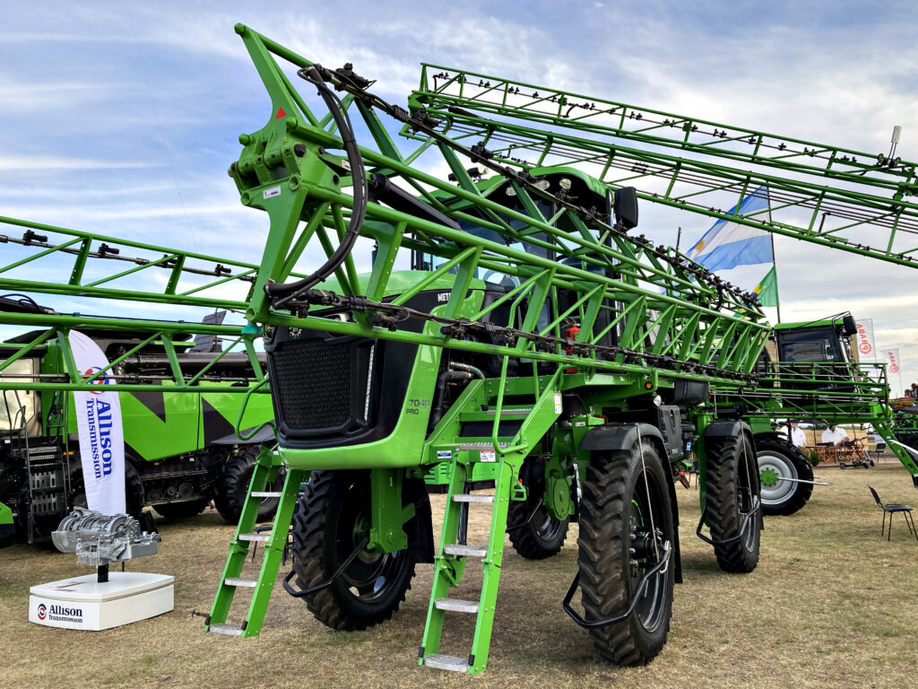 Además de ser la Fertilizadora oficial en Expoagro, Metalfor desplego su portfolio de maquinas ...
