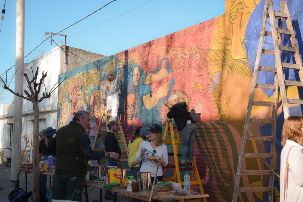 Artistas plasmaron un mural publico en sede de Las Nazarenas – El ...