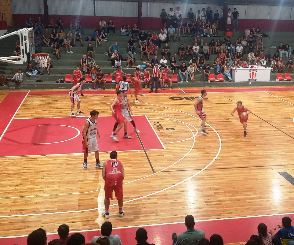 El Estadio Bancora recibe hoy al basquetbol de la 1ª división entre ...