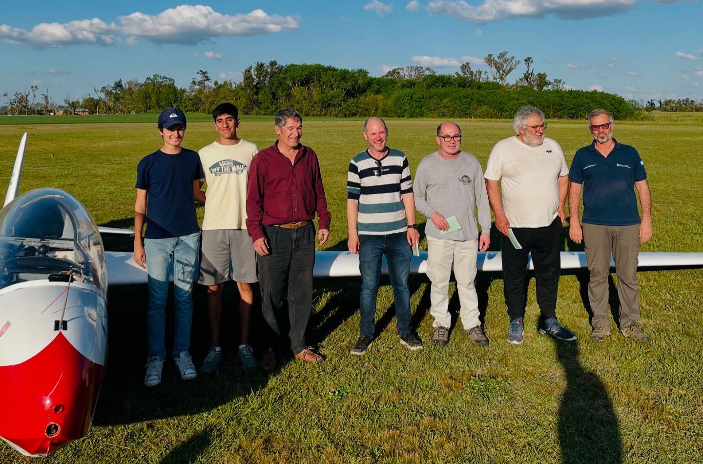 Nueva camada de pilotos de planeador en el Aero Club 9 de Julio – El ...
